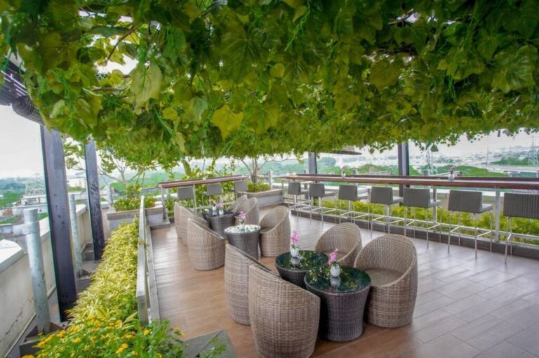 Sky Lounge 360 Derajat di Vasaka Hotel Jakarta - Lostwithieljobcentre